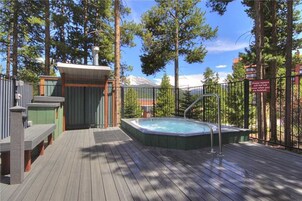 Condo clássico, 2 quartos | Hidromassagem externa