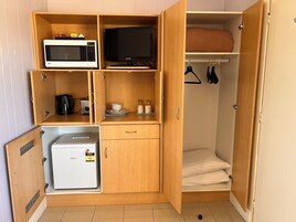 Quarto Standard, não fumadores, varanda (Twin room) | Cozinha privada | Um frigorífico, um micro-ondas, uma cafeteira/bule