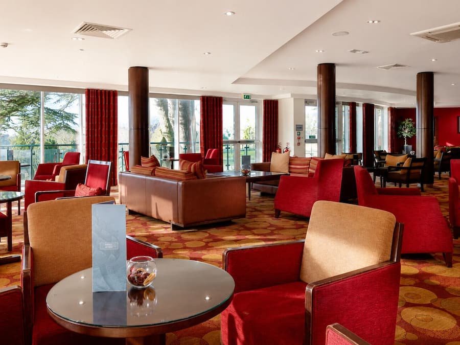 Saguão/lounge, vistas para o campo de golfe