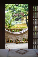 Frigobar, cofres nos quartos, escrivaninha, Wi-Fi de cortesia