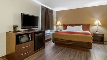 Suíte, 1 cama King, para não fumantes | Cofres nos quartos, escrivaninha, Wi-Fi de cortesia, roupa de cama
