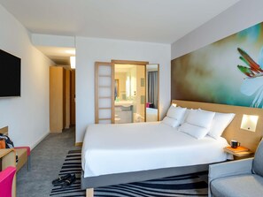 Quarto Executivo, 1 cama king-size e sofá-cama | Roupa hipoalergénica, minibar, cofre no quarto, secretária 