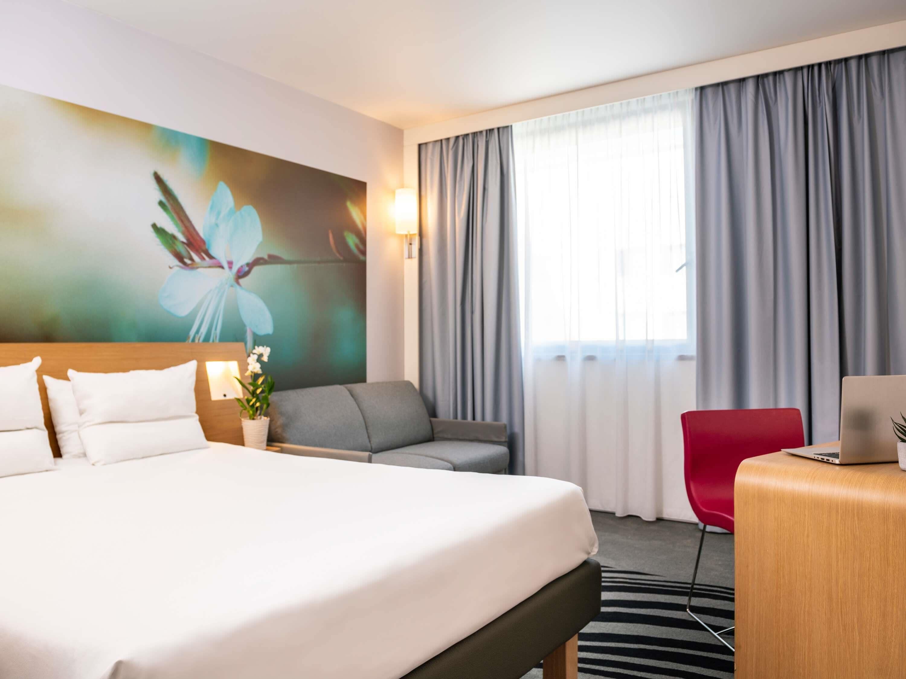 Quarto Superior, 1 cama de casal e sofá-cama | Roupa hipoalergénica, minibar, cofre no quarto, secretária 