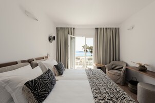 Quarto Duplo ou Twin Deluxe, vista para o mar | 1 quarto, cofre com capacidade para portátil 