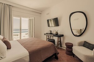 Quarto Superior, vista para o mar | 1 quarto, cofre com capacidade para portátil 