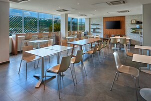 Pequeno-almoço continental diário incluído 