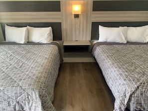 Quarto Standard, 2 camas queen-size | Secretária, Wi-fi grátis 