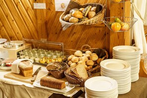 Pequeno-almoço tipo buffet diário incluído 