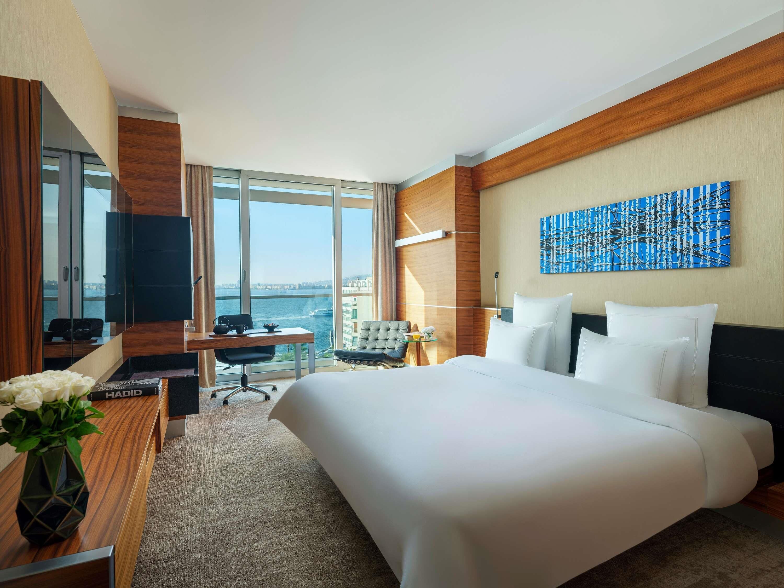 Roupa de alta qualidade, minibar, cofre no quarto 