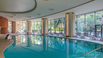 Piscina interna, piscina externa sazonal