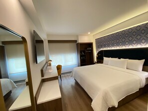 1 quarto, cofre no quarto, secretária, internet de alta velocidade 