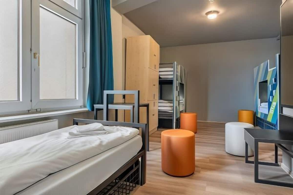 Ferro/tábua de engomar, Wi-fi grátis, roupa de cama fornecida