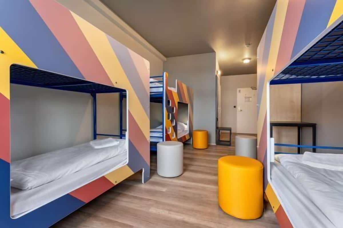 Ferro/tábua de engomar, Wi-fi grátis, roupa de cama fornecida
