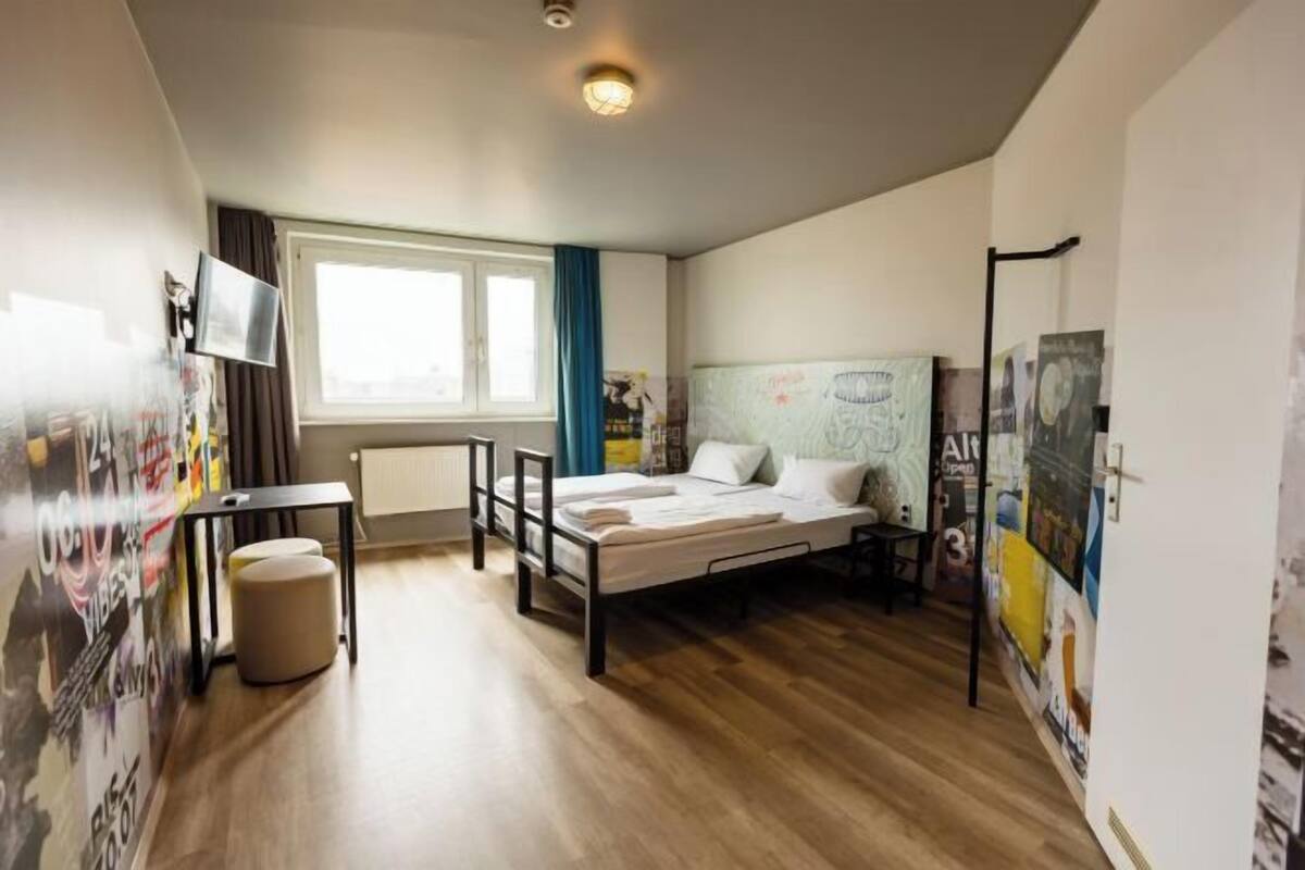 Ferro/tábua de engomar, Wi-fi grátis, roupa de cama fornecida