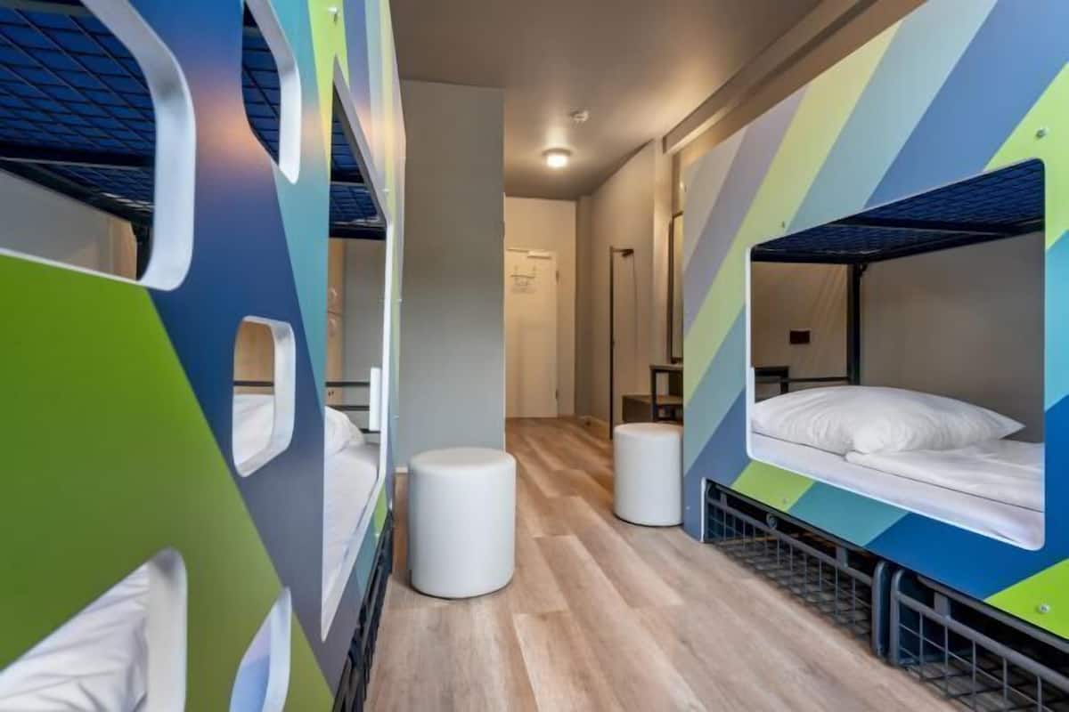 Ferro/tábua de engomar, Wi-fi grátis, roupa de cama fornecida