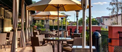 Cozinha americana, com vista para o campo de golfe