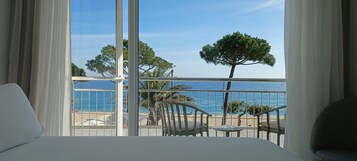 Quarto casal conforto, sacada, vista para o mar | Roupas de cama antialérgicas, frigobar, cofres nos quartos