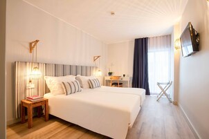 Apartamento, 1 quarto, Vista para a cidade | Cofre no quarto, cortinas/cortinados opacos, ferro/tábua de engomar 