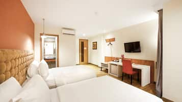 1 quarto, roupas de cama premium, frigobar, escrivaninha