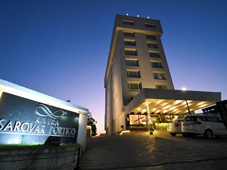 Fachada do alojamento (tarde/noite)