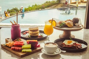 Pequeno-almoço tipo buffet mediante uma taxa 