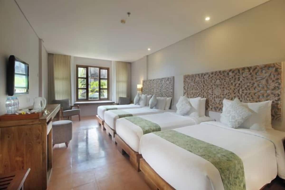 1 quarto, cofres nos quartos, escrivaninha