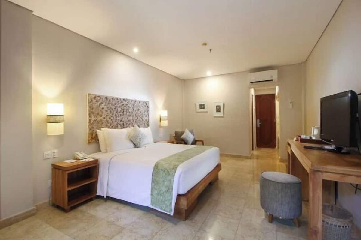 1 quarto, cofres nos quartos, escrivaninha
