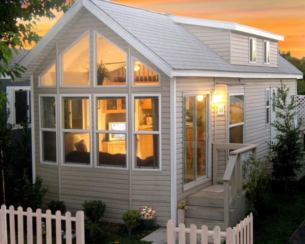 Arden Acres Executive Suites And Cottages - San Francisco Bay Area, CA