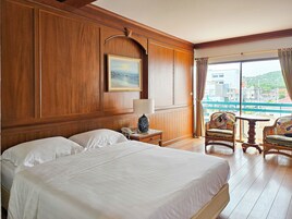 Quarto Duplo Deluxe | Cofre no quarto, secretária, Wi-fi grátis, roupa de cama fornecida 