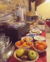 Café da manhã com buffet todos os dias (EUR 10 por pessoa) 