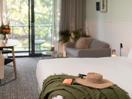 1 quarto, roupa de alta qualidade, minibar, secretária 