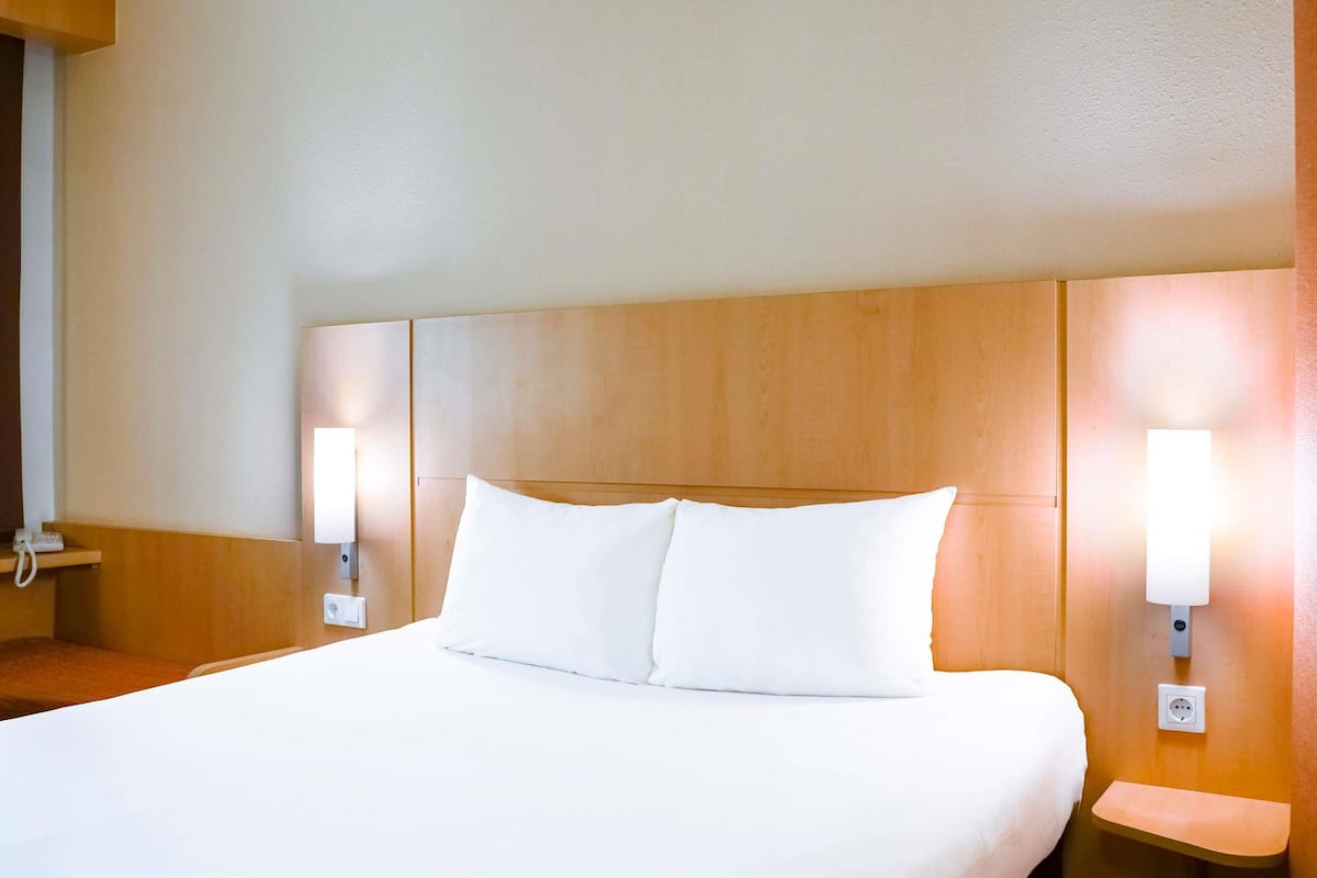 Quarto standard, 1 cama de casal | Cofres nos quartos, escrivaninha, cortinas blackout