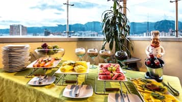 2 restaurantes, café da manhã, culinária latinoamericana