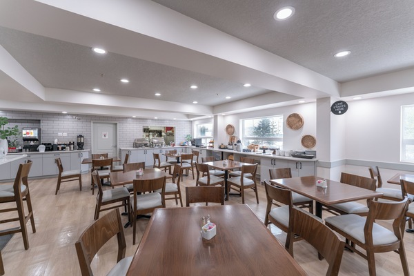 Café da manhã com buffet grátis todos os dias