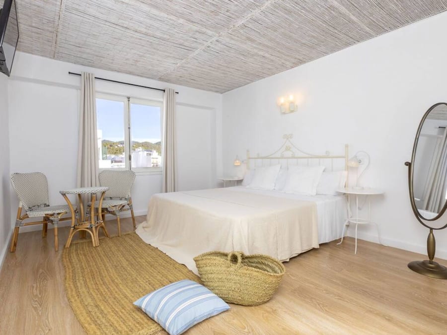 Cortinas/cortinados opacos, berços/camas para crianças, Wi-fi grátis