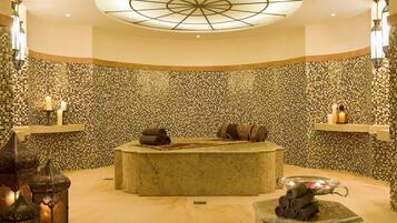 Banheira de hidromassagem, banho turco, hammam, tratamentos corporais