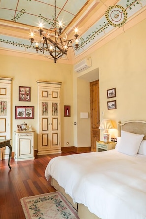 Frigobar, cofres nos quartos, individualmente decorados