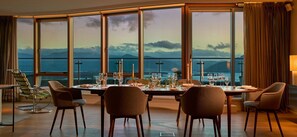Penthouse Presidencial, vista para o lago, junto ao lago | Refeições no quarto