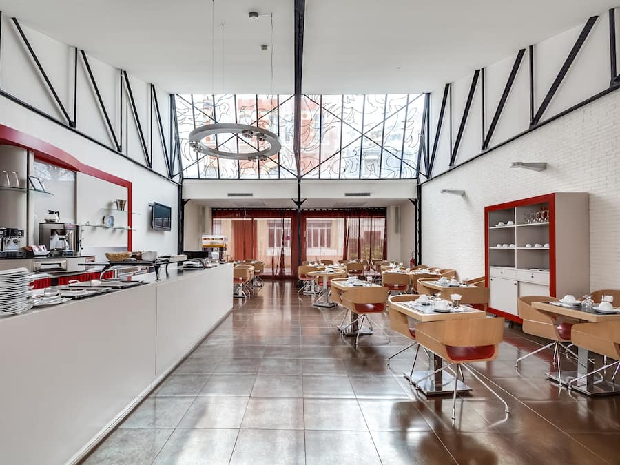 Pequeno-almoço tipo buffet diário (18 EUR por pessoa)