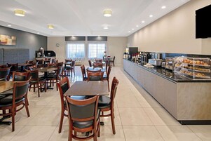 Café da manhã continental grátis