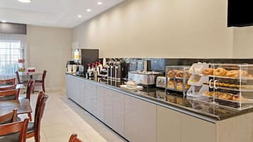 Café da manhã continental grátis