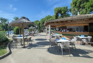 Bar à beira da piscina