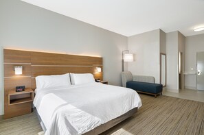 Cofre no quarto, secretária, cortinas/cortinados opacos 