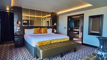 Penthouse | Edredões de penas, minibar, cofre com capacidade para portátil