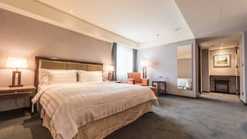 1 quarto, frigobar, cofres nos quartos, escrivaninha