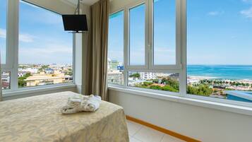 Quarto Duplo Comfort, 1 quarto | Minibar, cofre no quarto, secretária, cortinas/cortinados opacos