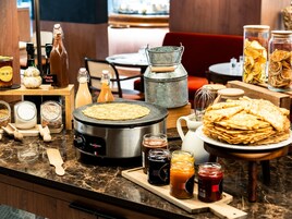 Café da manhã com buffet todos os dias mediante uma taxa