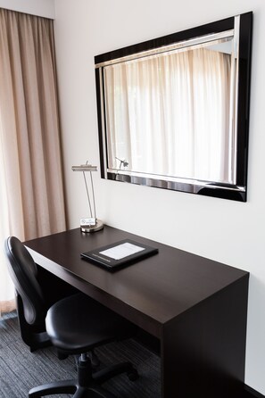 Estúdio luxo, 1 cama Queen | Área de estar | Smart TV 80 cm com canais digitais