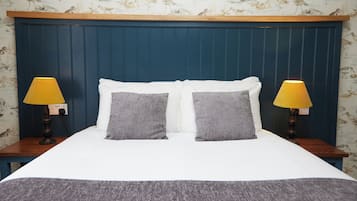 Quarto casal | Escrivaninha, ferros/tábuas de passar roupa, Wi-Fi de cortesia