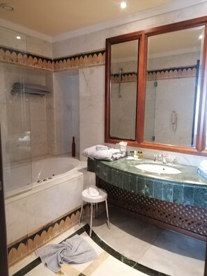 Suite Presidencial, casa de banho anexa, vista para o jardim (Suite Présidentielle) | Vista do alojamento